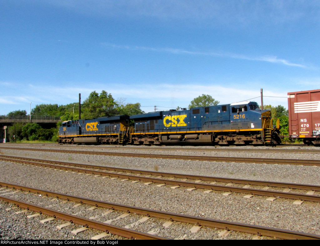 CSX 5216 and 889